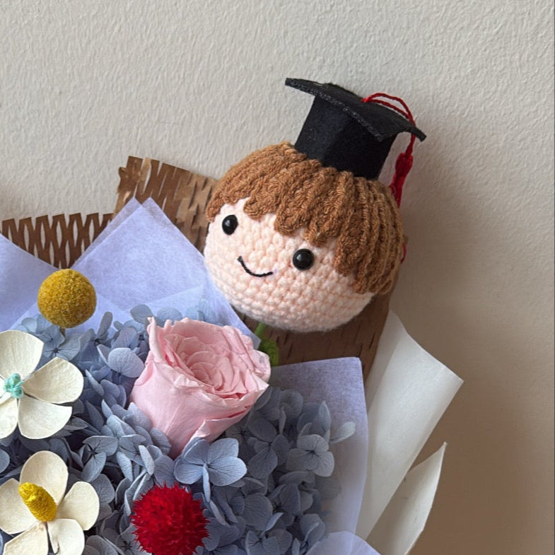 Why Lilies Are the Bold New Graduation Flowers for Guys | HelloFlowers ...