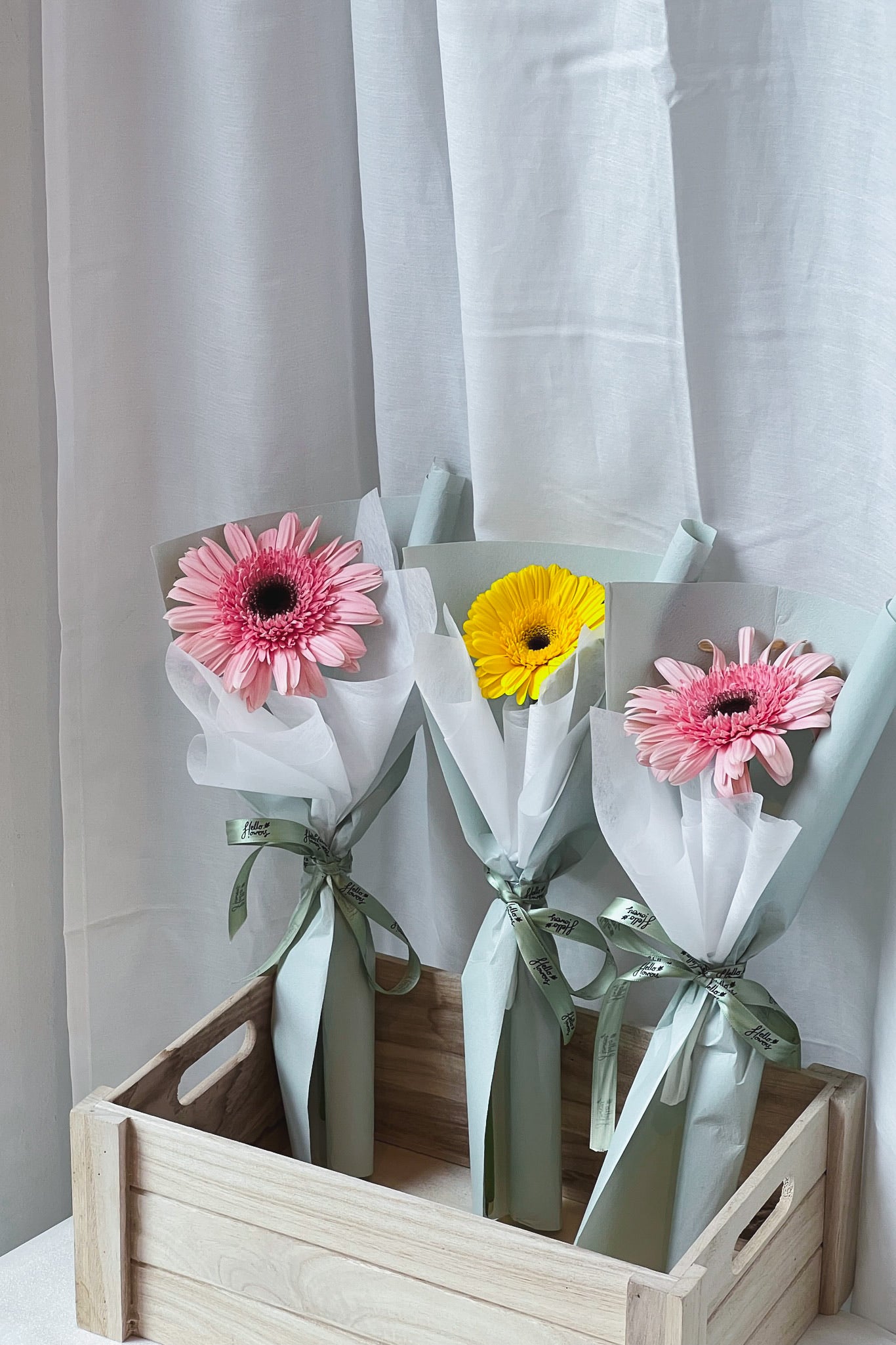 Gemma - Gerbera Mini Bouquet – Hello Flowers! Singapore