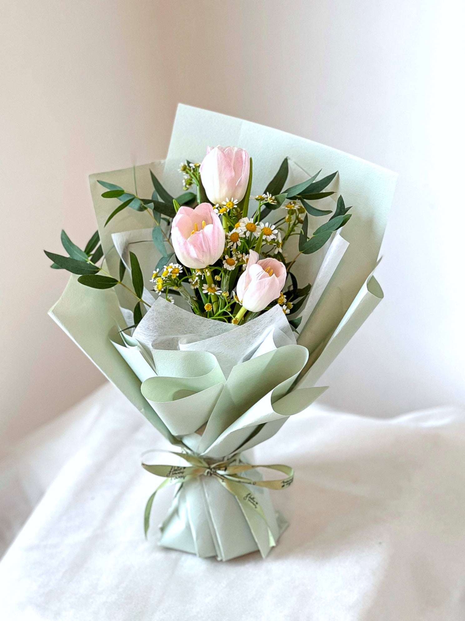 Thea - Tulips and Tanacetum Daisy Bouquet – Hello Flowers! Singapore